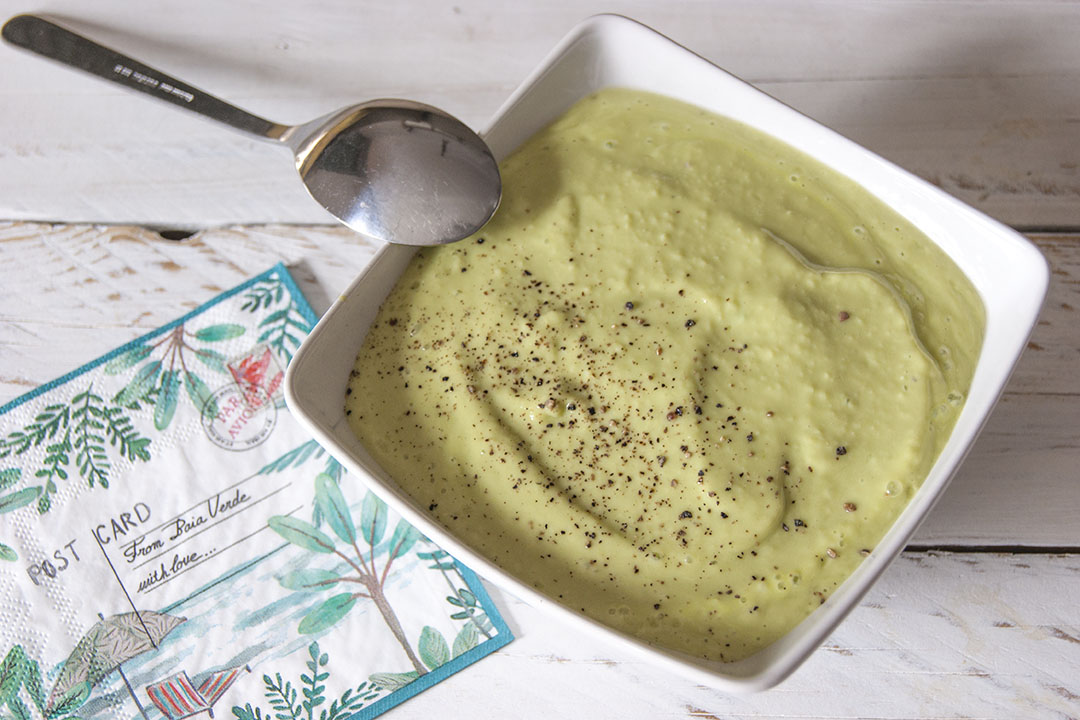 Crema de aguacate y manzana (fría) - Verde que te como verde